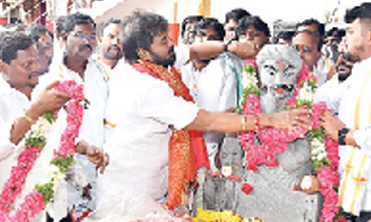 Palamuru Robin Hood Sayanna’s birth anniv celebrated grandly