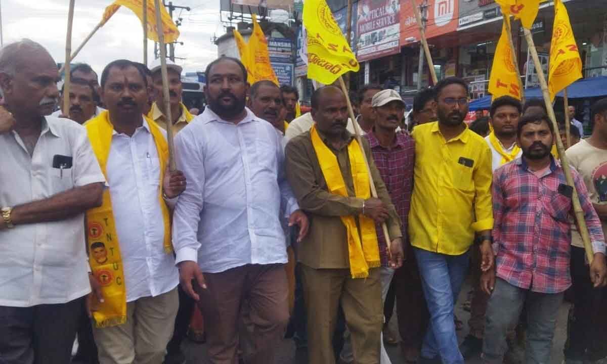 TNTUC activists express solidarity with Ukku stir