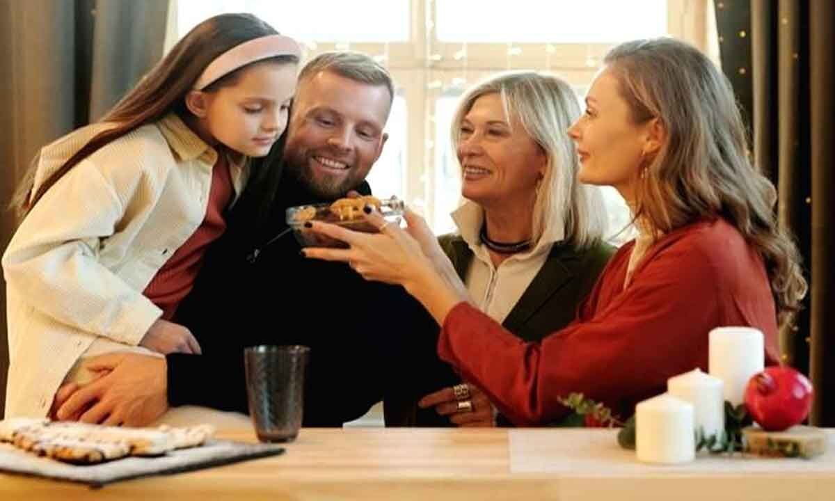 5 ways to enjoy a cozy weekend with friends and family