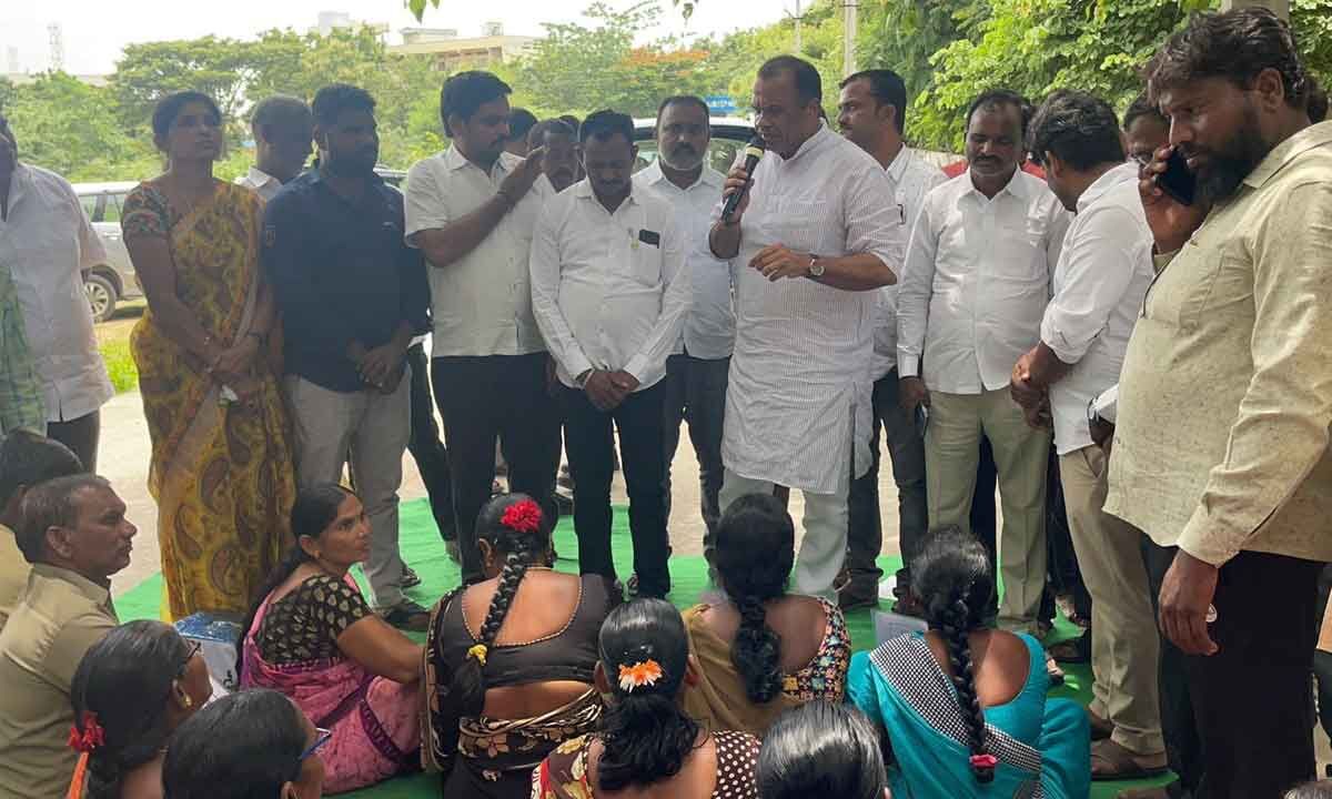 Komati slams CM KCR for neglecting people’s needs