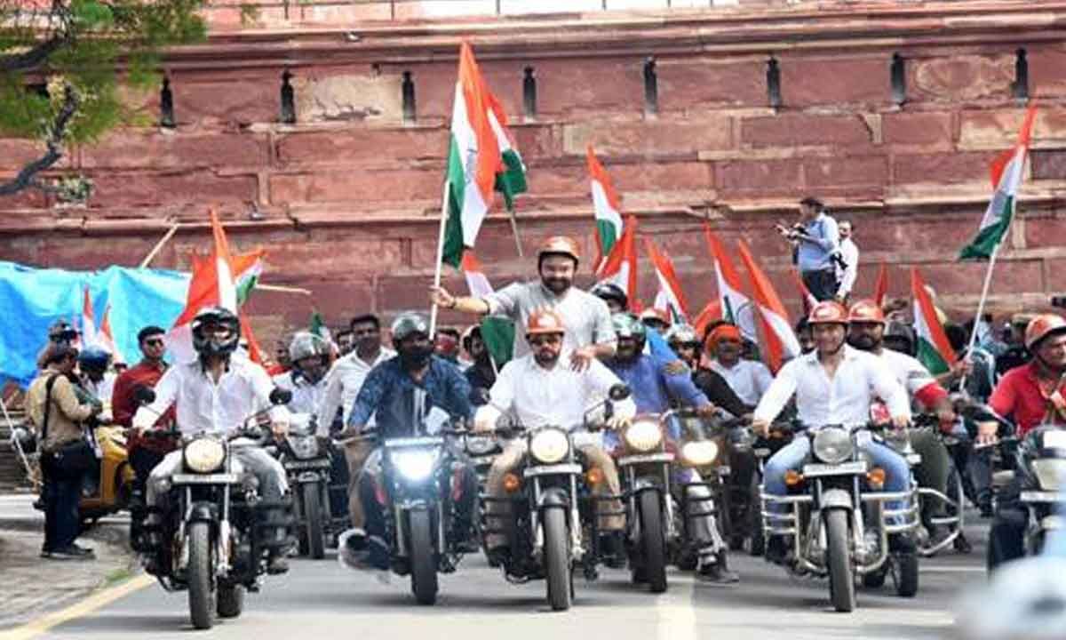 Tiranga Rally In Delhi: Har Ghar Tiranga Campaign Relaunched with Bike ...