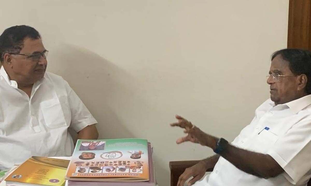 Two senior most Telangana Congress leaders meet in Hyderabad. Whats Up