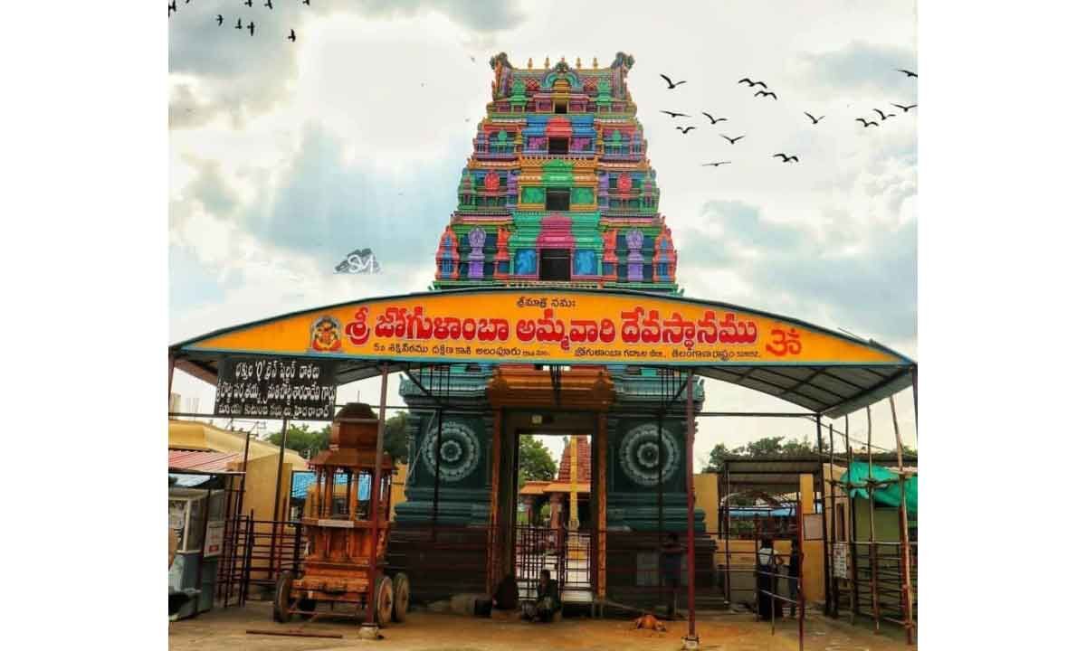 VHP demands suspension of Jogulamba temple employee