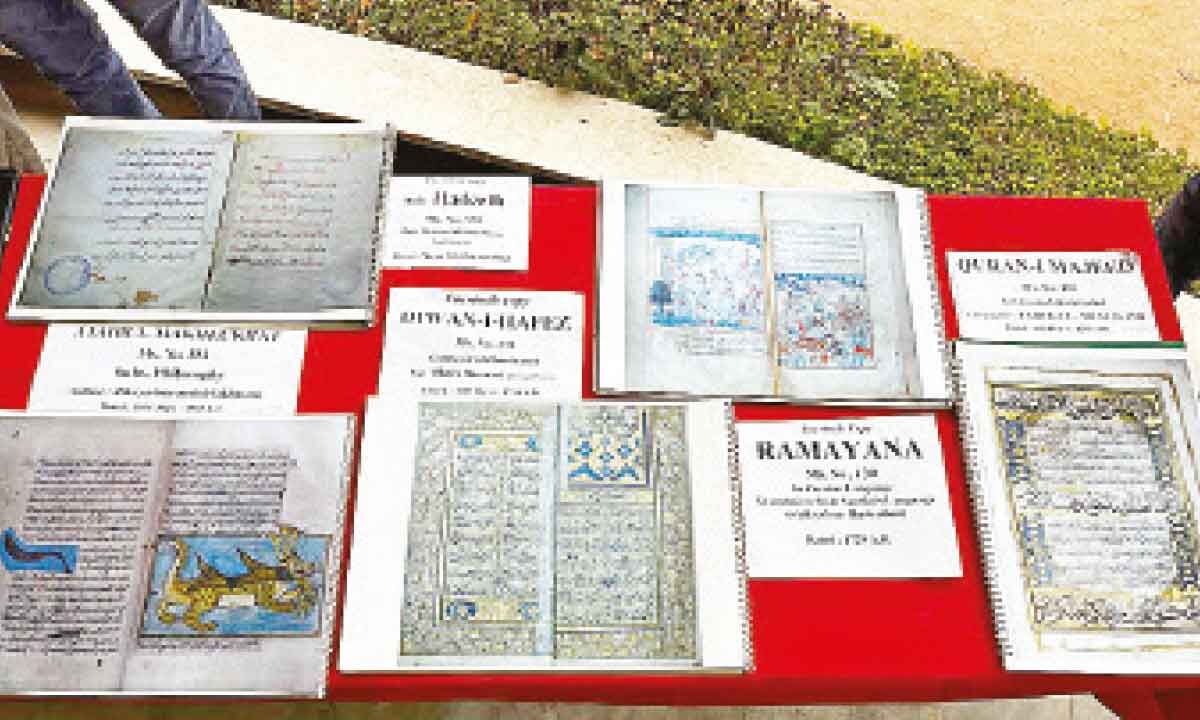 Museum visits students: Youngsters get good grasp of manuscripts on college campus