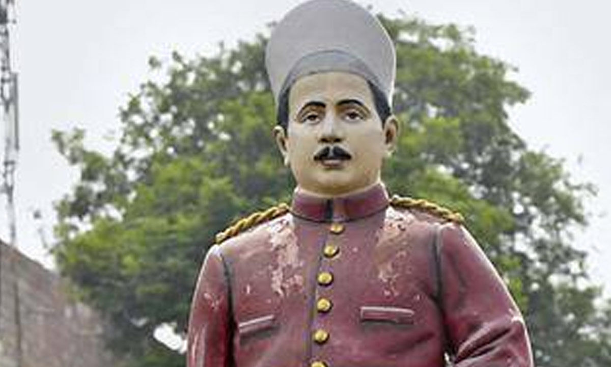 Hyderabad City police chief pay tributes to Raja Bahadur Venkata Ram Reddy