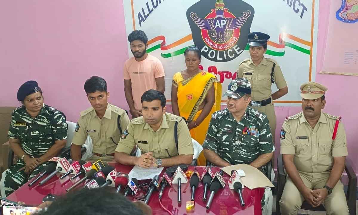 Paderu: 2 Maoists surrender