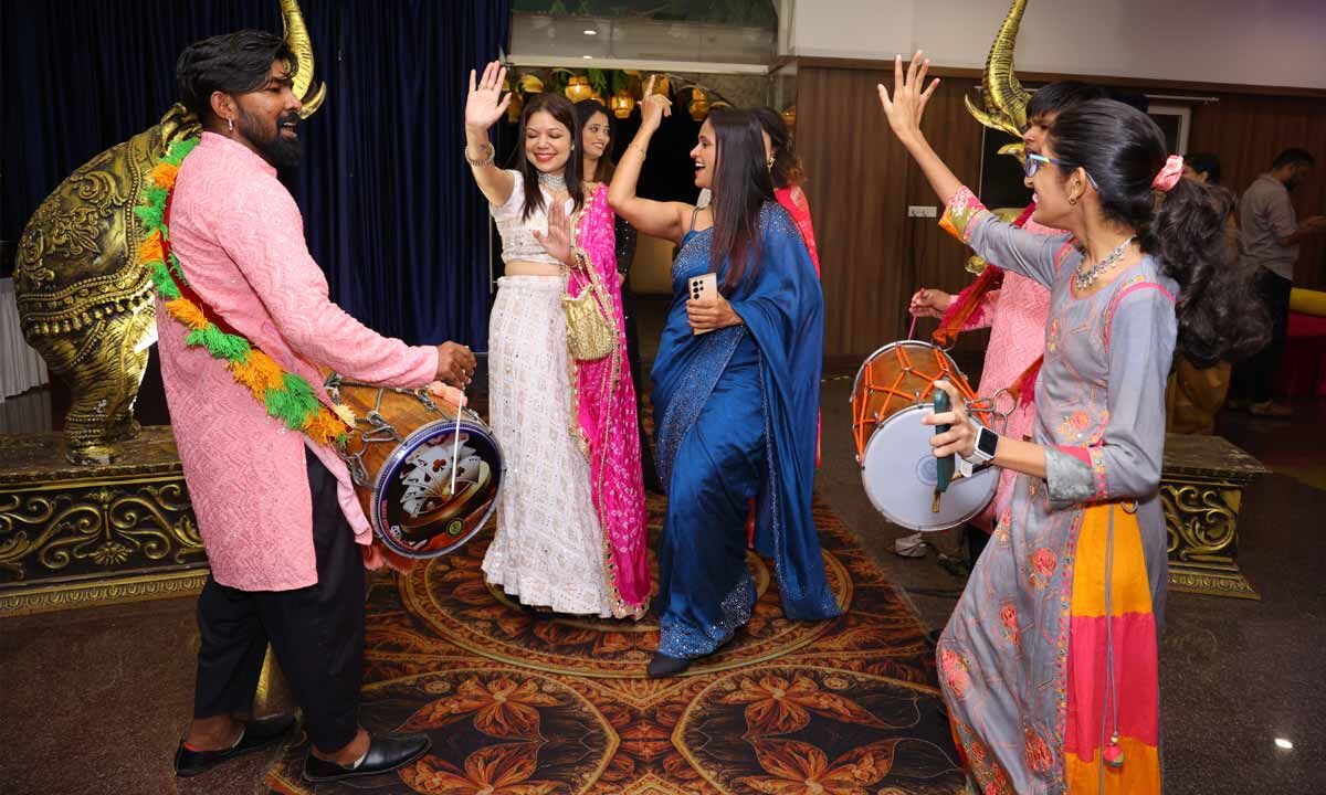 Big Fat Wedding! Turns in with a bang!