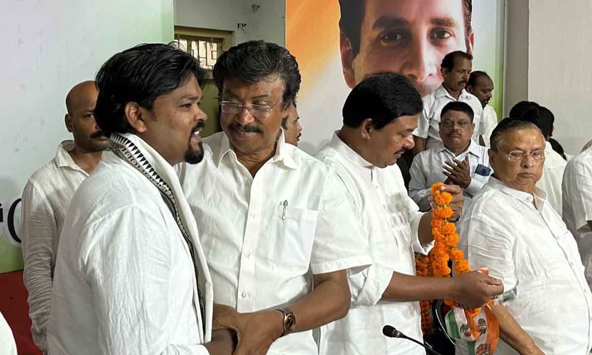Ex-India hockey captain Prabodh Tirkey joins Congress