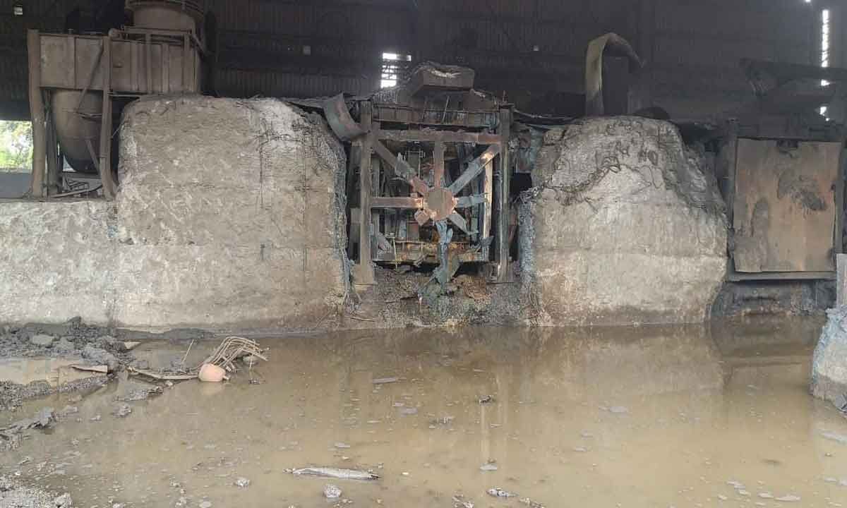 Explosion rocks iron industrial unit