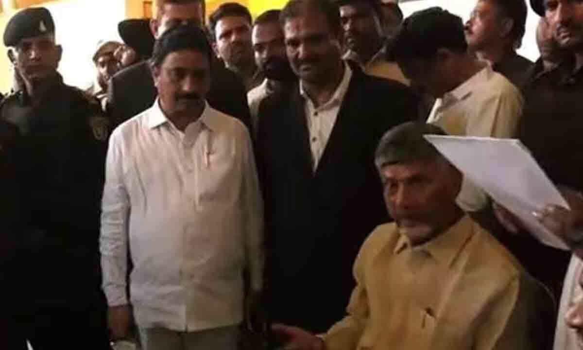 AP High Court adjourns Chandrababu's bail plea in Angallu case to ...