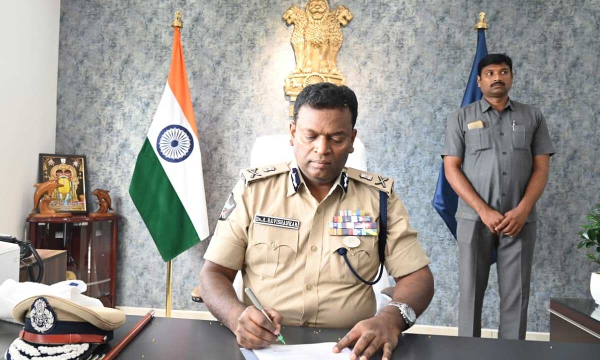 A Ravi Shankar takes charge as CP of Visakhapatnam