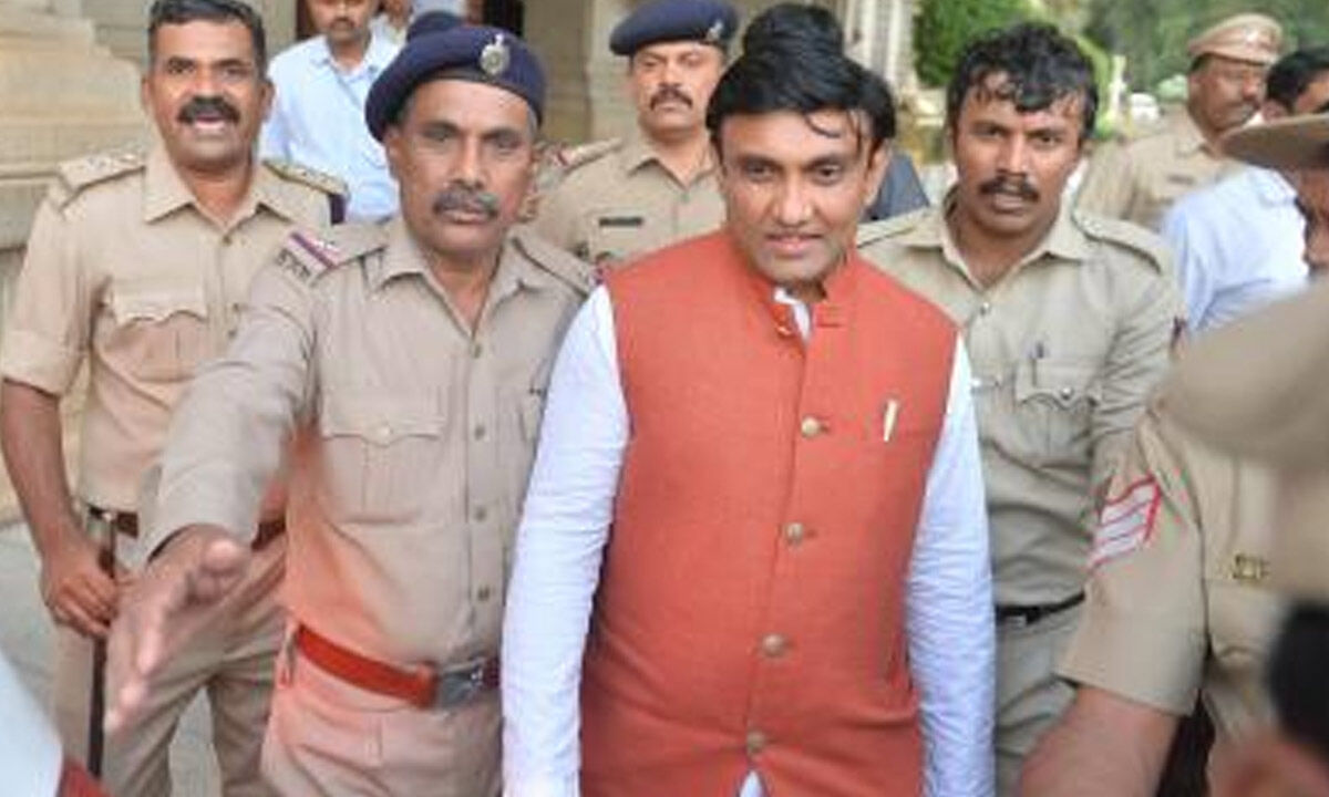 Atrocity & land grabbing case: K’taka HC gives interim stay on FIR ...