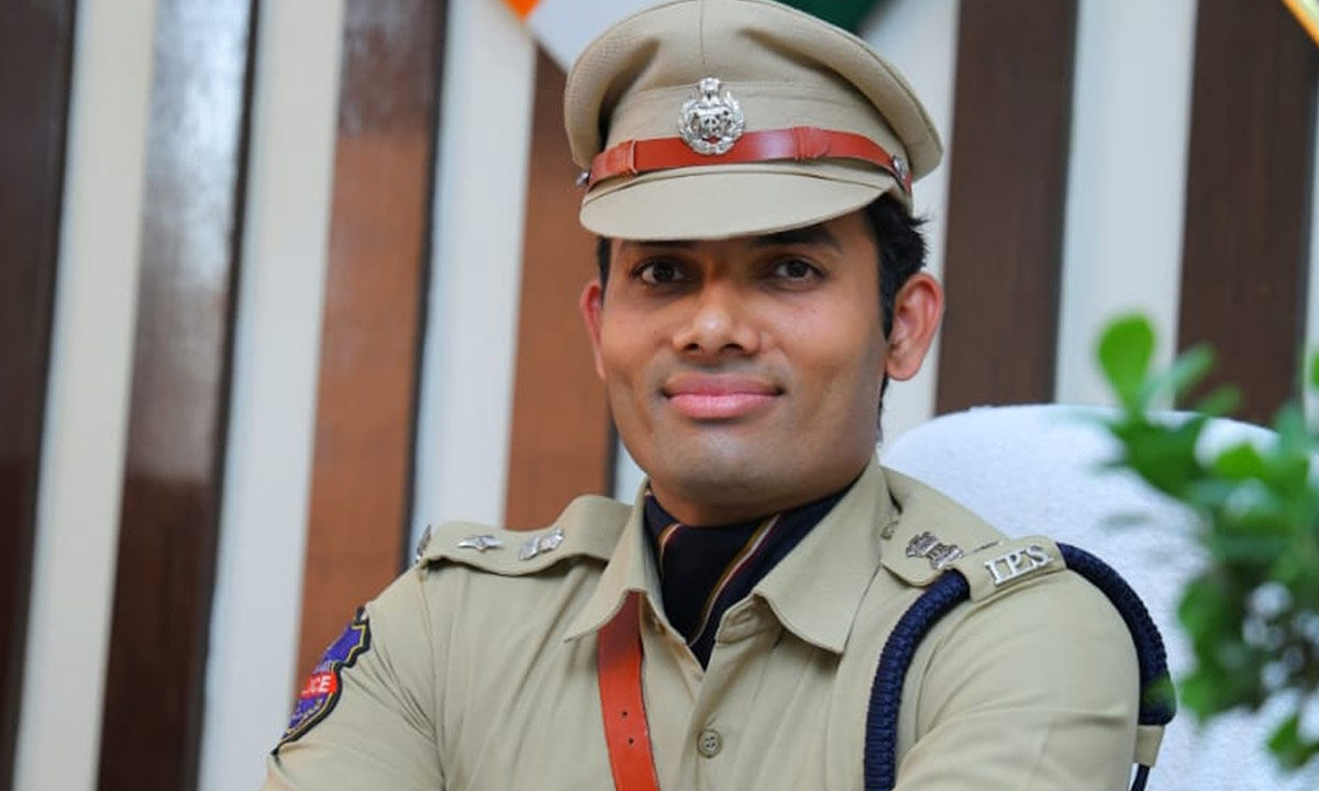 District SP Gaus Alam asks devotees to perform Ganesh immersion with ...