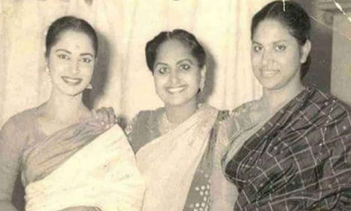 Waheeda Rehman’s first performance as dancer was in Berhampur in 1952