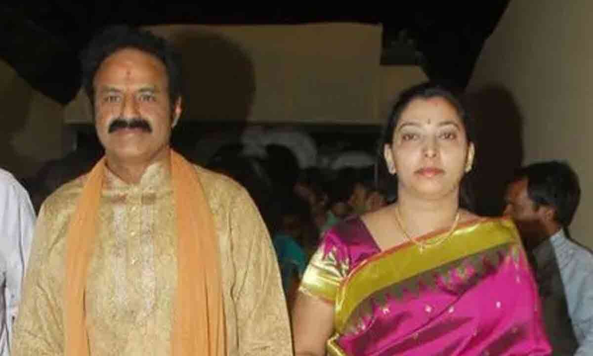 Nandamuri Balakrishna and wife takes part in Satyagraha Deeksha ay NTR Bhavan