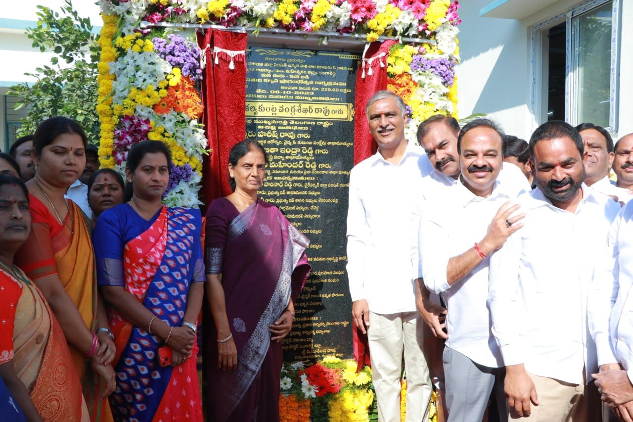 Sabitha Indra Reddyalong with Harish Rao launched CM's Breakfast Scheme ...