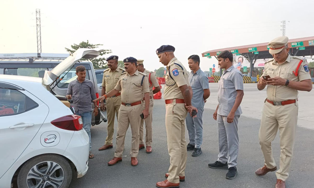 Hyderabad: Police conducts vehicle inspections in Shadnagar constituency