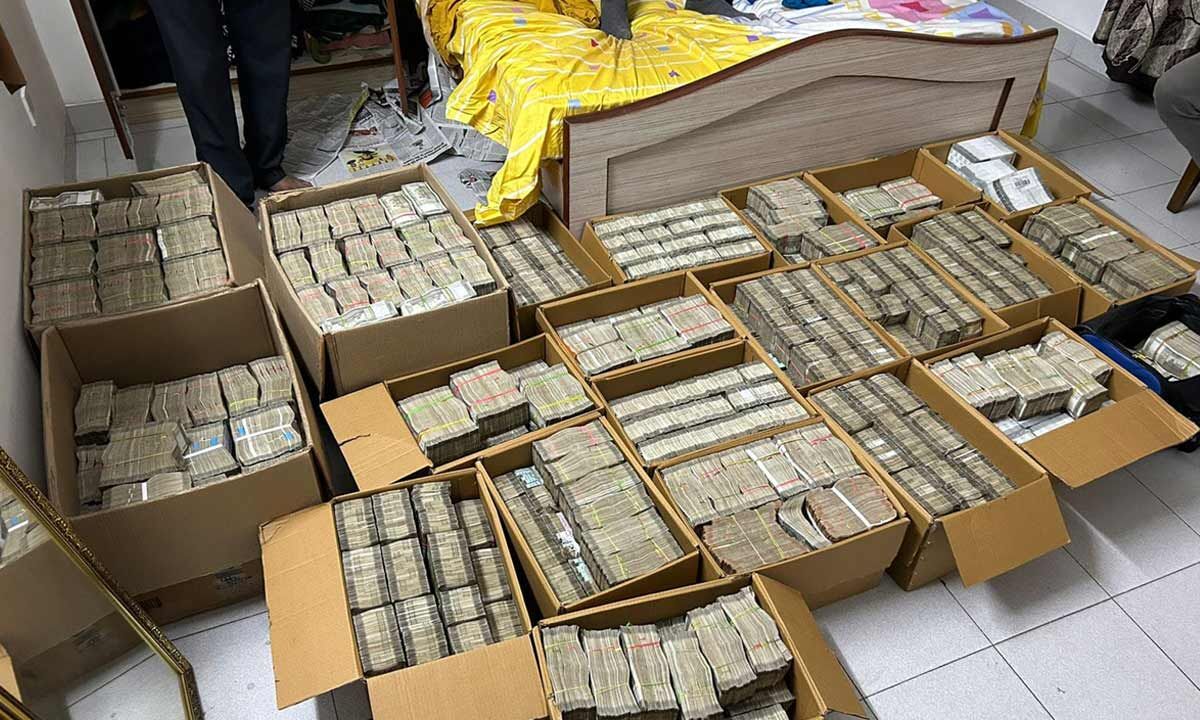 IT Raid In Bengaluru: Rs 42 crore money was found in Ambikapati's ...