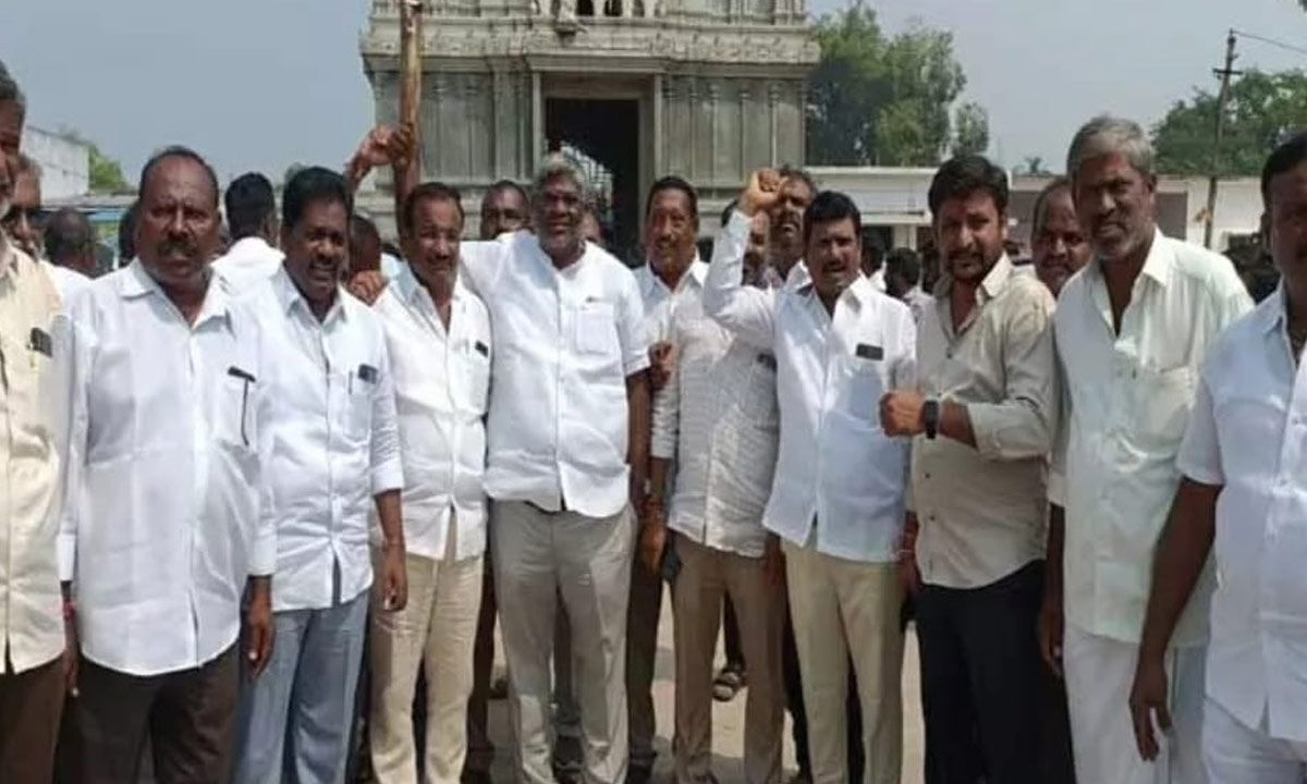 BRS party Leaders along with the cadere Complains on Alampur MLA Dr VM ...