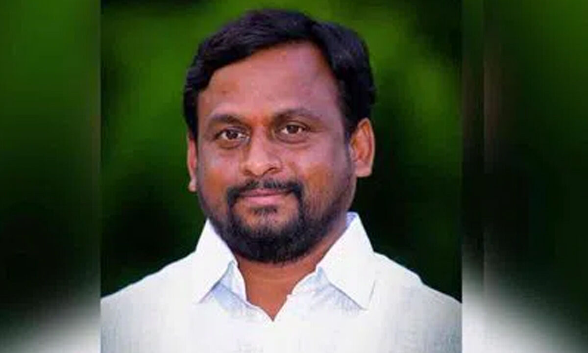 No entry for TSTDC chief into Telangana Bhavan