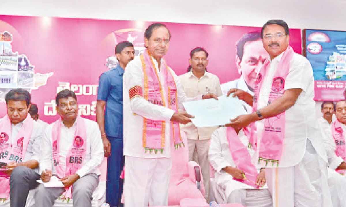 A grateful Singireddy thanks CM profusely