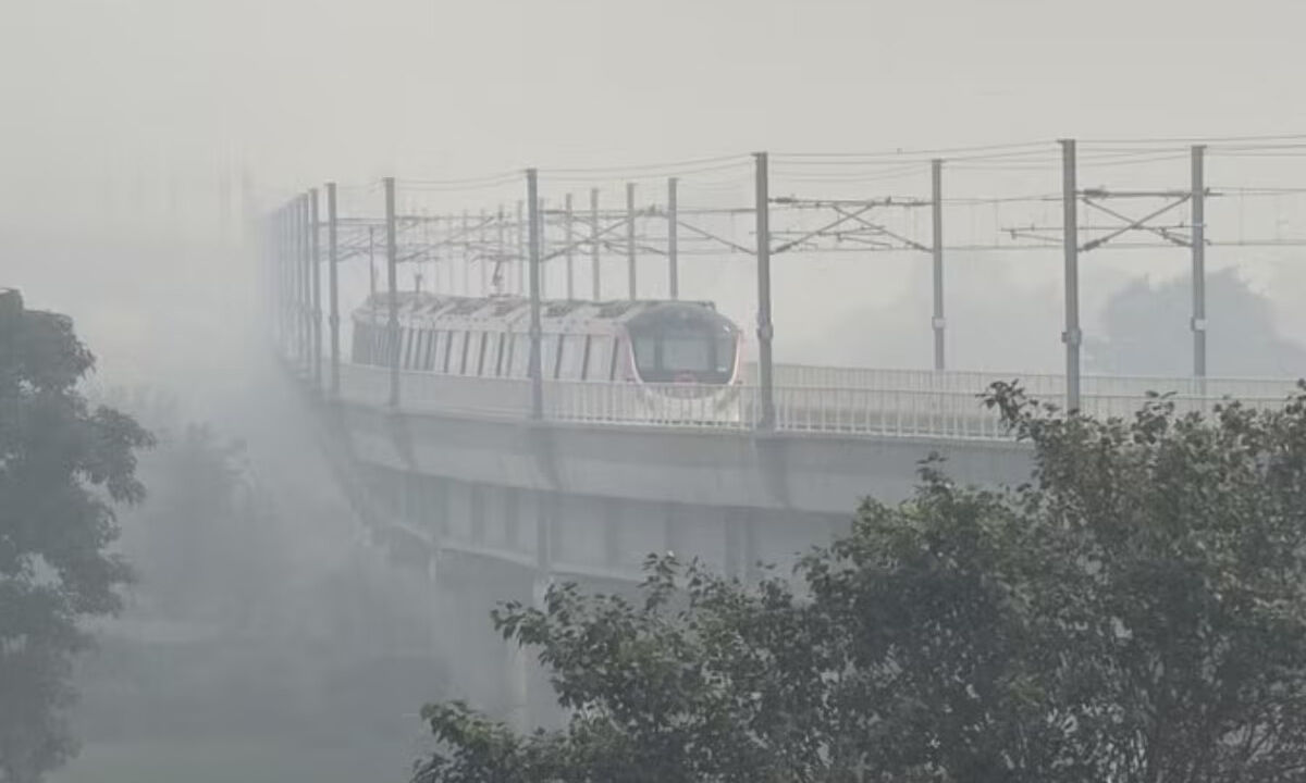 Delhi Metro Responds To Pollution Crisis With 40 Additional Weekday Trips