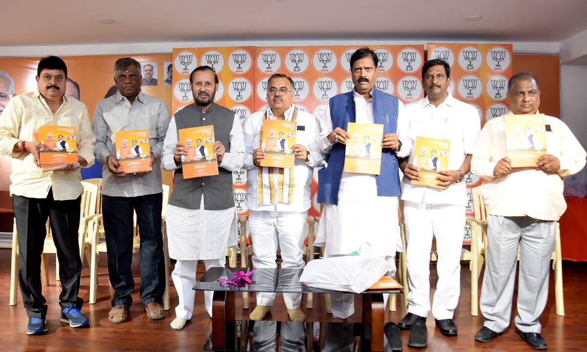 KCR govt nervous, claims Chugh