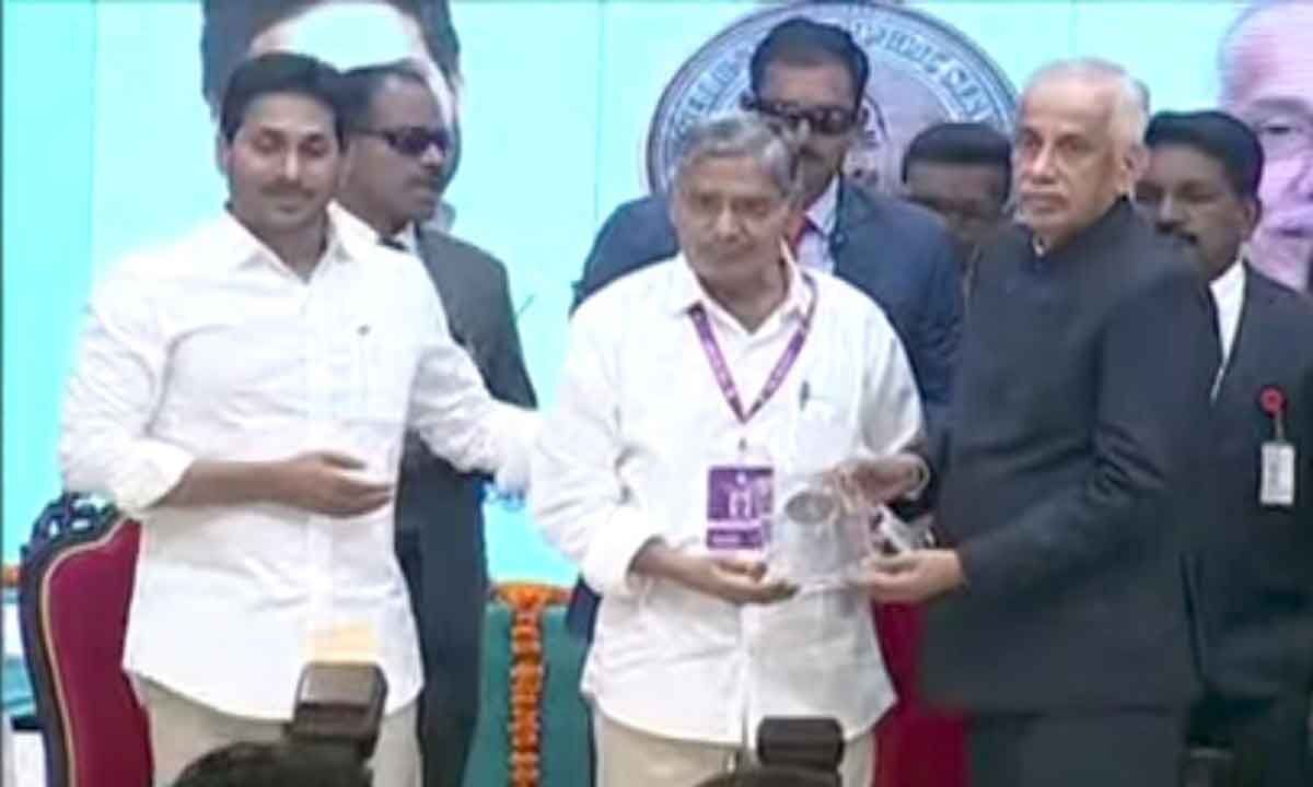 Dr YV Malla Reddy gets YSR Lifetime Achievement Award