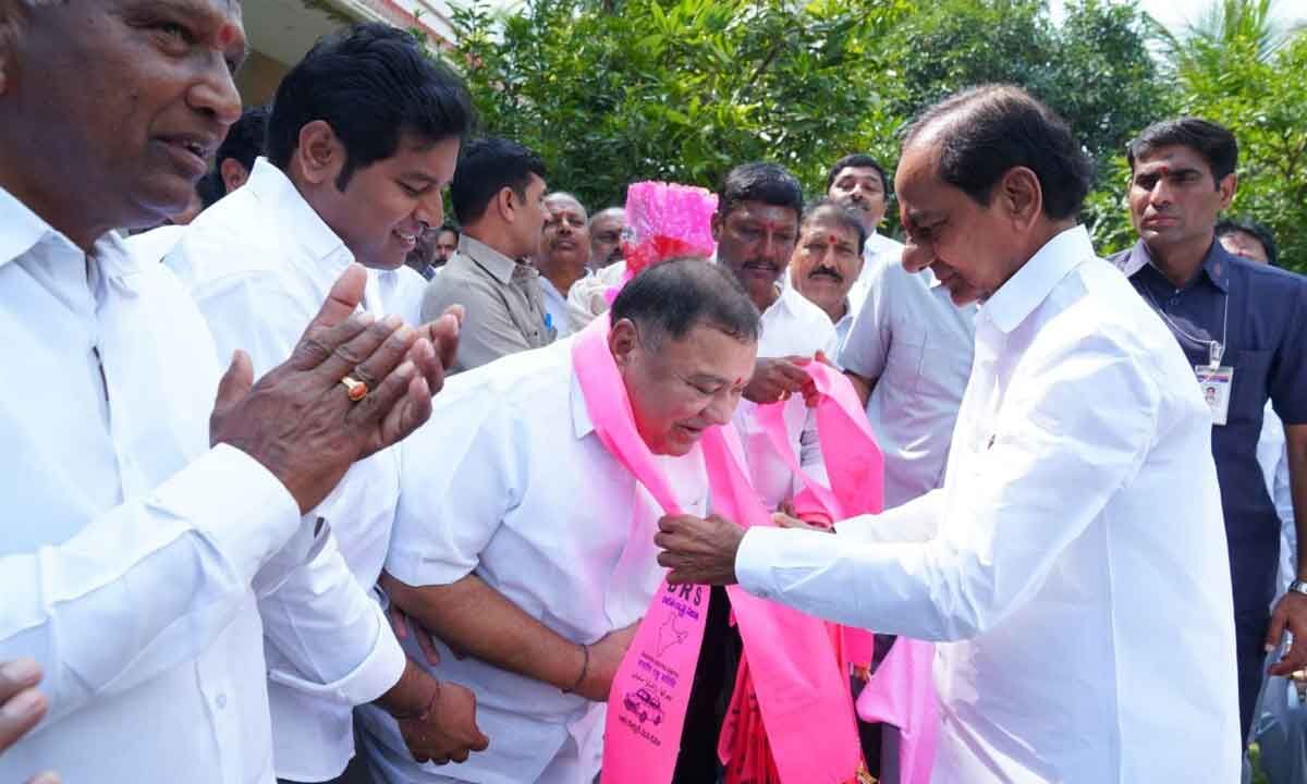 KCR sees Kasani as bigger Mudiraj leader than Eatala