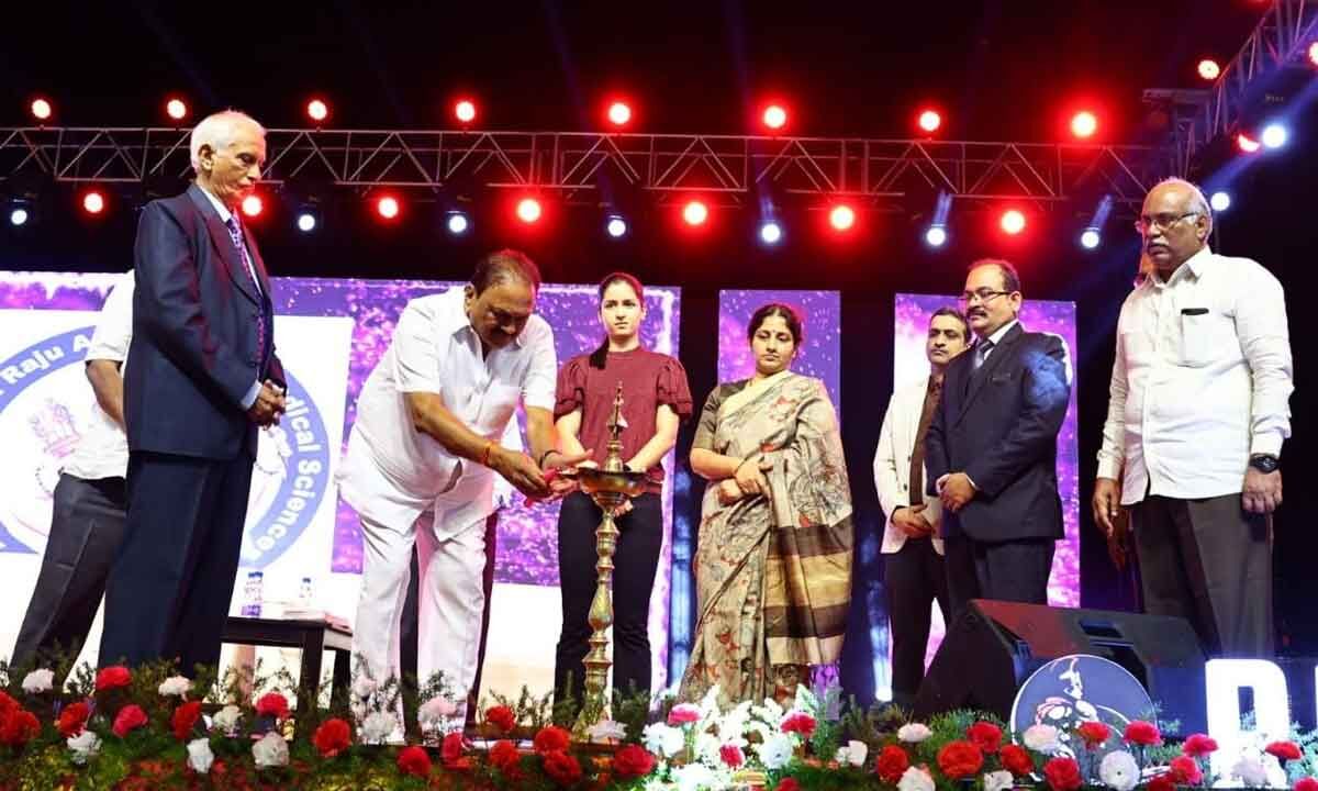 Eluru: ASRAM celebrates college anniversary