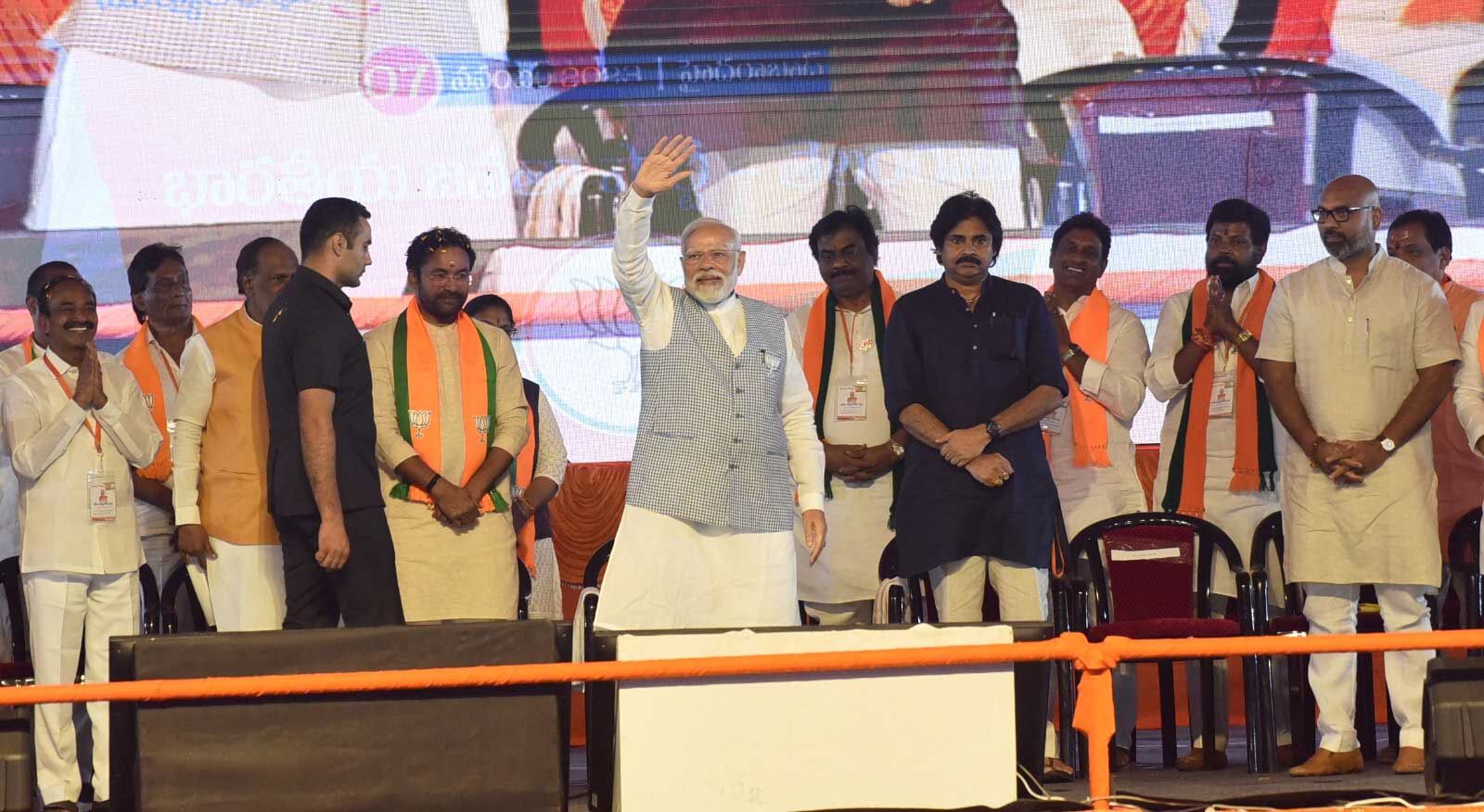 PM Modi, Pawan Kalyan and Kishan Reddy greets people at BC Garjana