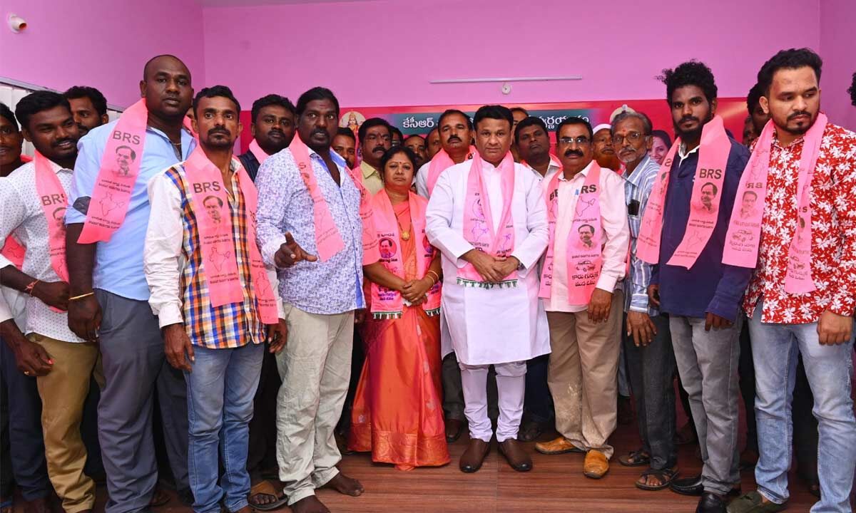100 BJP leaders join BRS party in Nizamabad