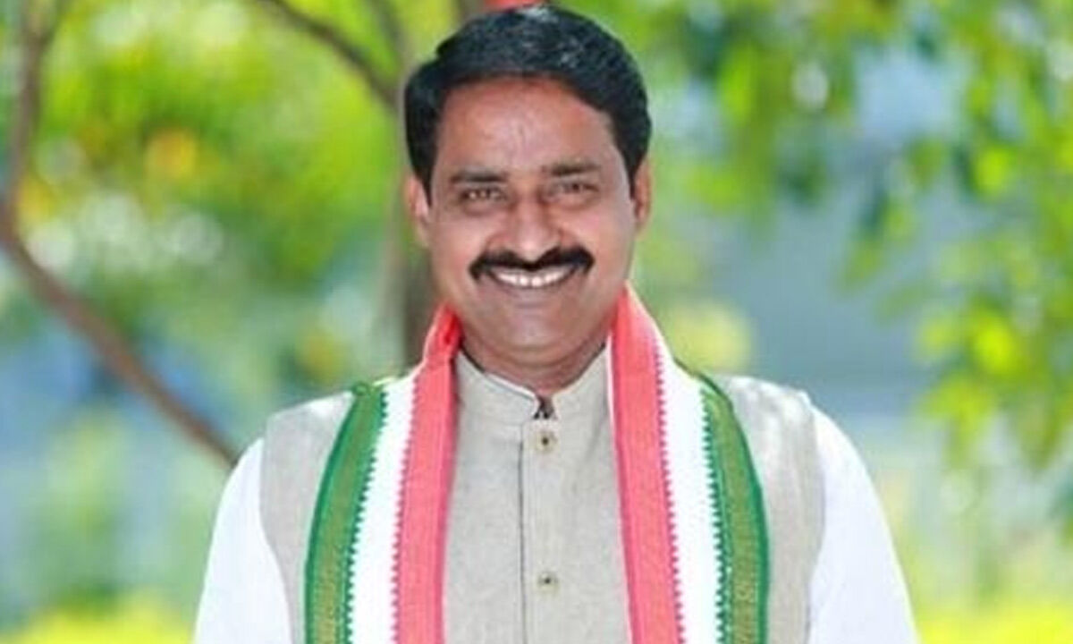 Cong state top leaders appealing Ramesh Reddy to withdraw nomination
