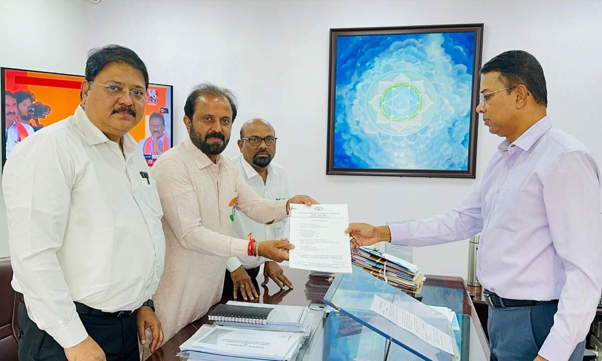 LB Nagar Congress MLA candidate Madhu Goud Yaskhi met CEO Vikas Raj