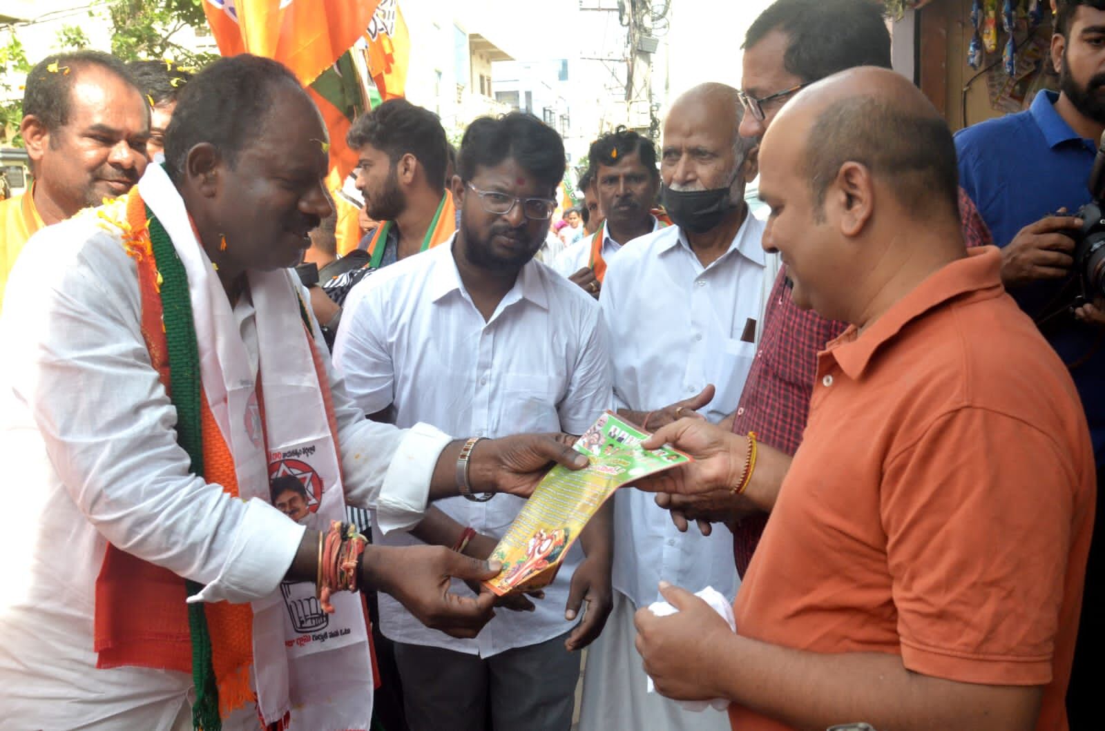 Sama Rangareddy lashes Sudhir Reddy, asks people to give him victory