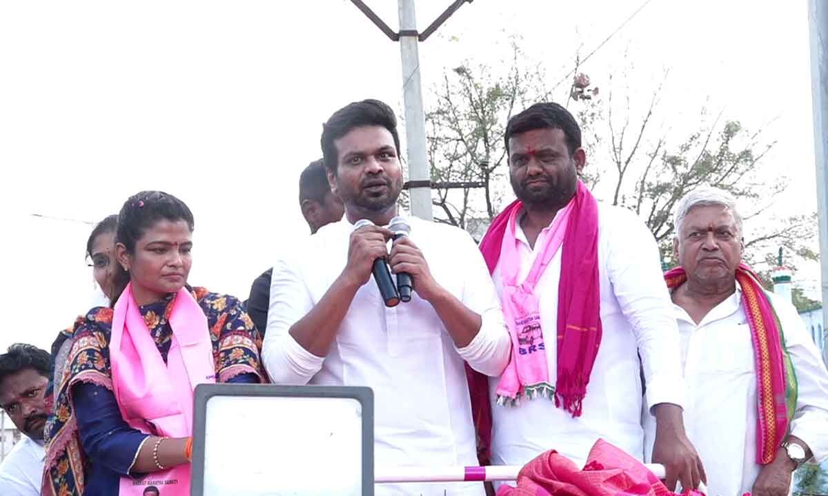 Manchu Manoj campaigns for Pilot Rohith Reddy