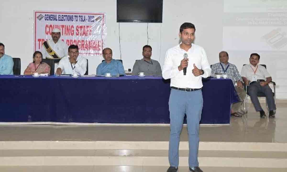 Peddapalli: District Collector Muzammil Khan briefs counting staff