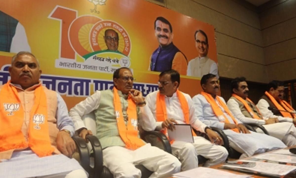 Countdown to select new Madhya Pradesh CM begins as observes reach BJP office