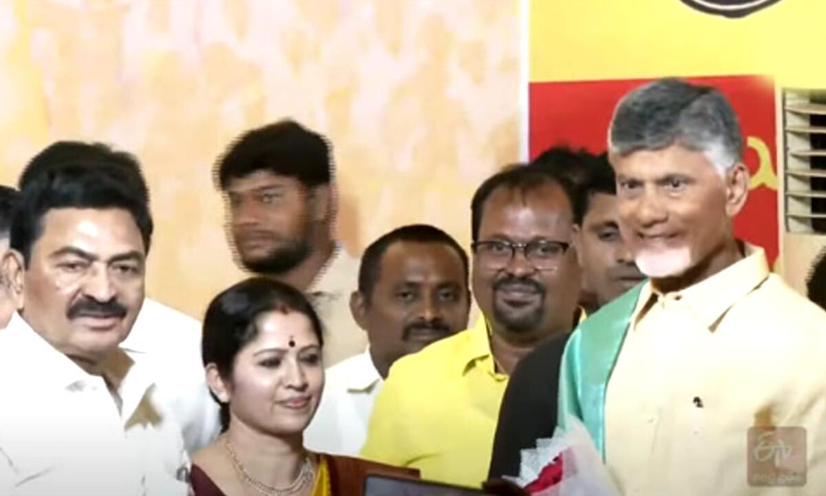 Two YSRCP leaders join TDP in presence of Chandrababu Naidu