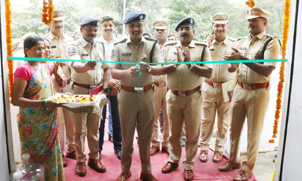 Sangareddy SP inaugurates RO Water plant at District headquarters