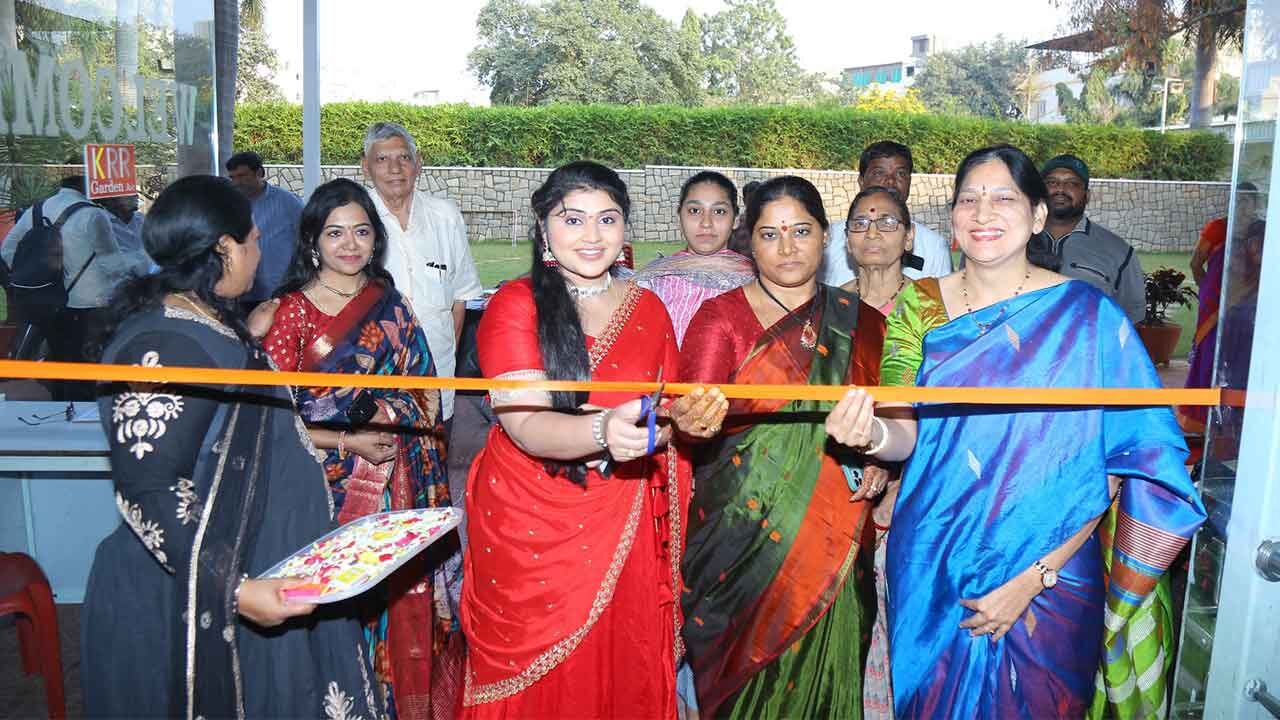 Traditional weaves across India creating buzz