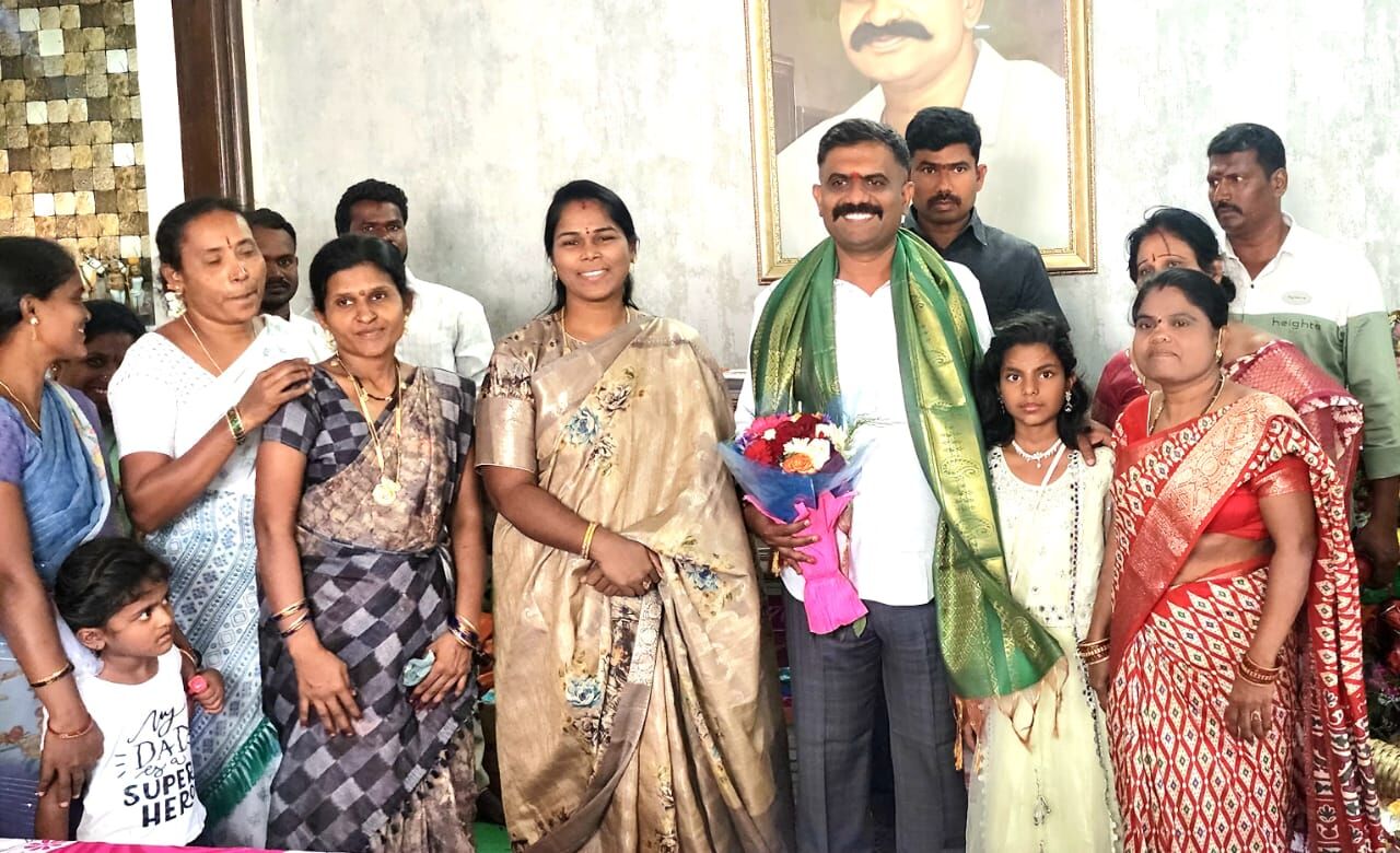 Dharmavaram MLA receives new year wishes from Municipal chairman