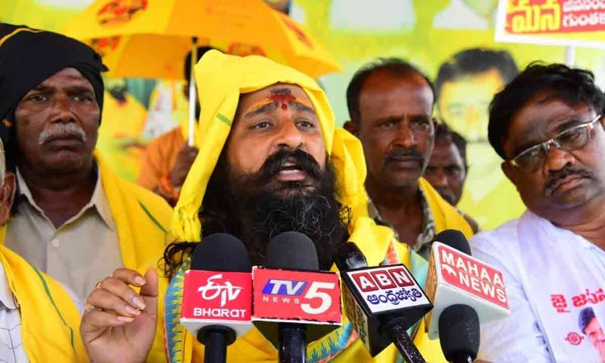 Guntakal: Vote for TDP for development, says Jeevananda Reddy