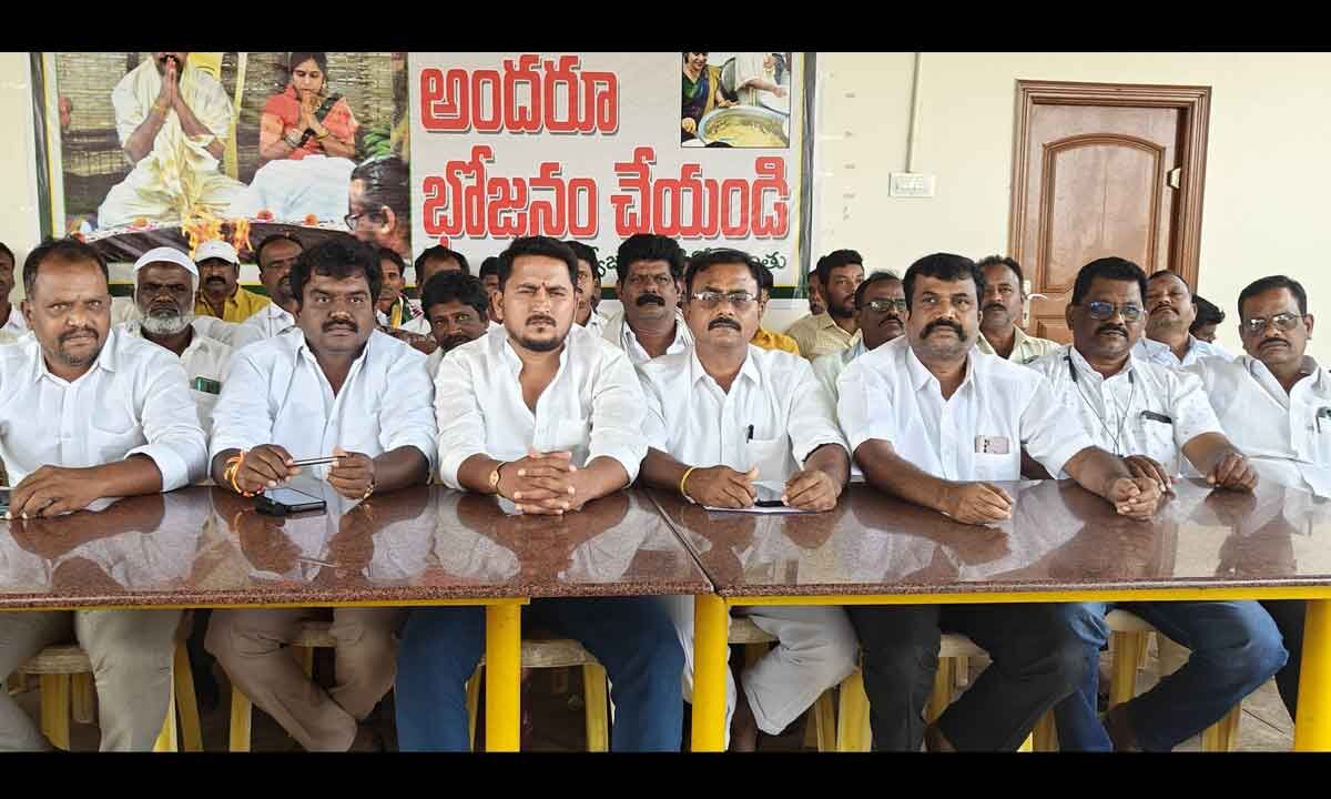 Former Dharmavaram MLA criticises Paritala Sriram