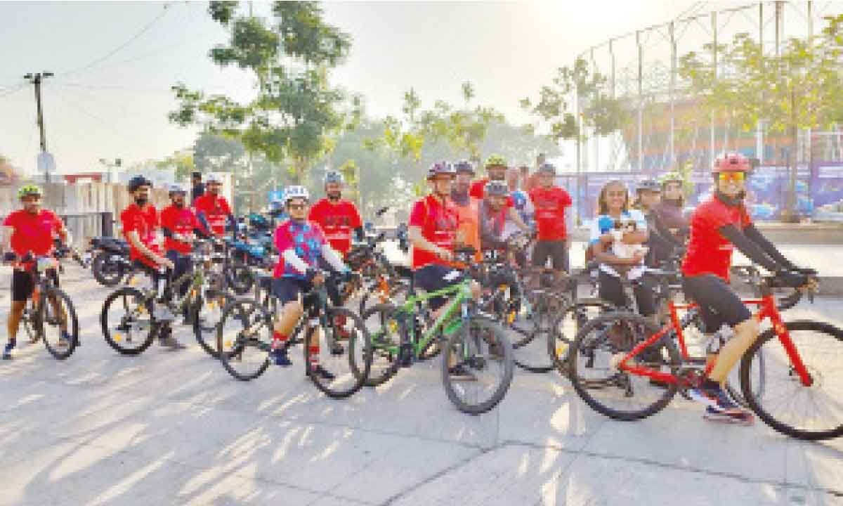 Cycling communities to raise awareness on public transport