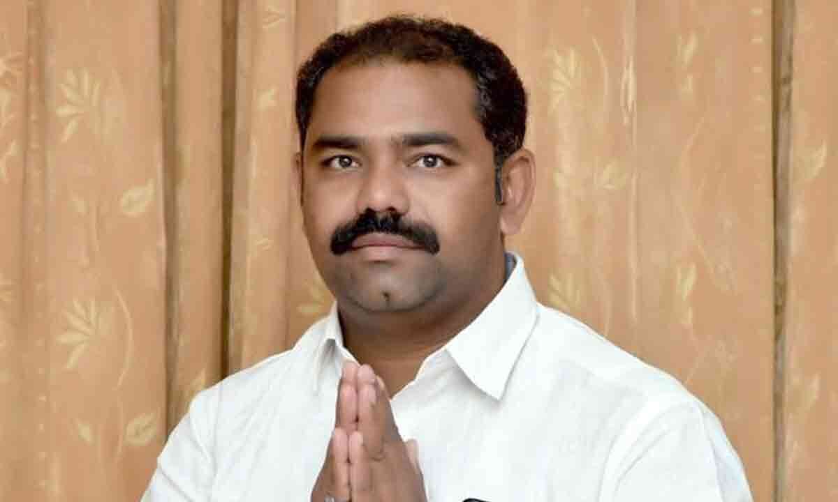 BJP MLA Basavraj Mattimuda Involved In Car Accident, Hospitalized For ...