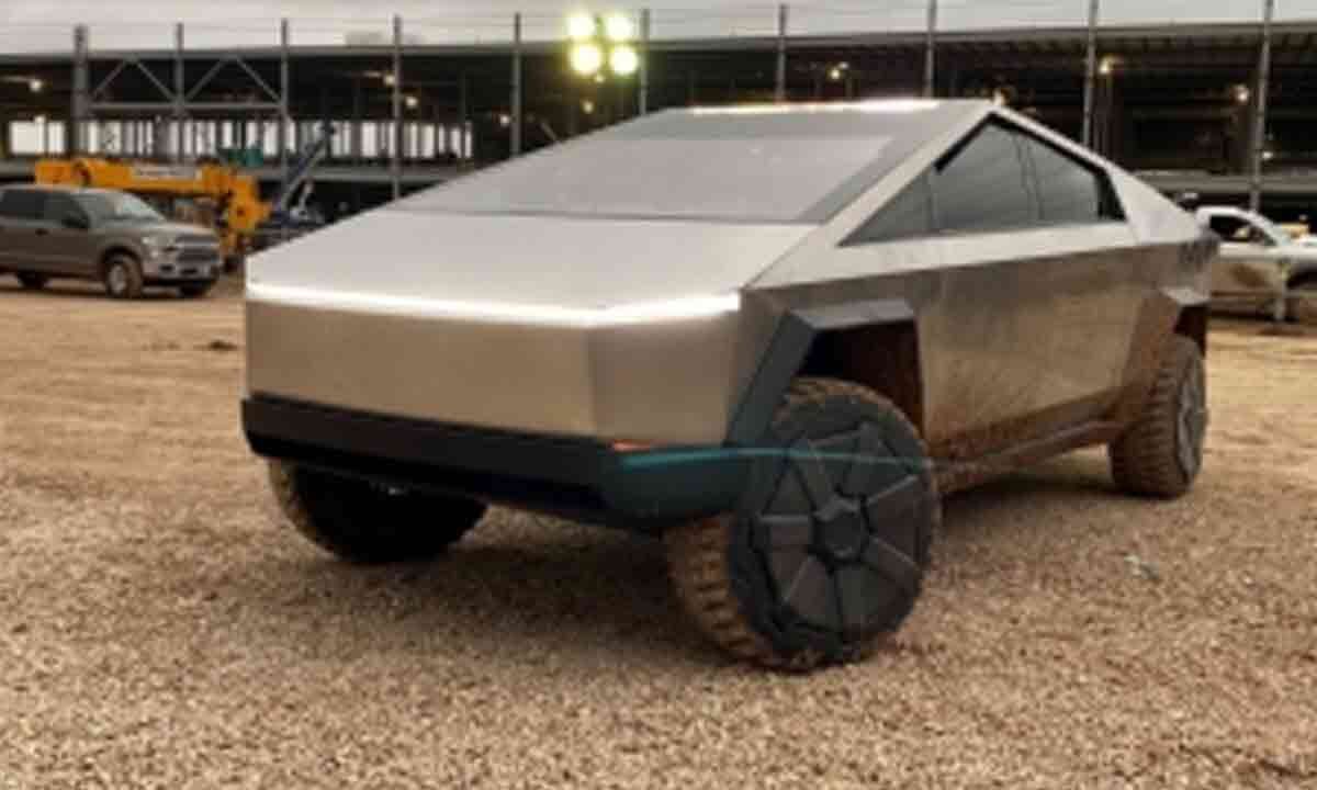 Tesla Cybertruck owner discovers major flaw after driving, people reacts