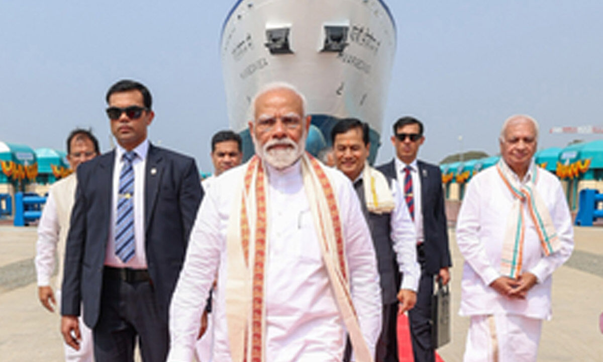 PM Modi slept on the floor at Govt Guest House in Kochi