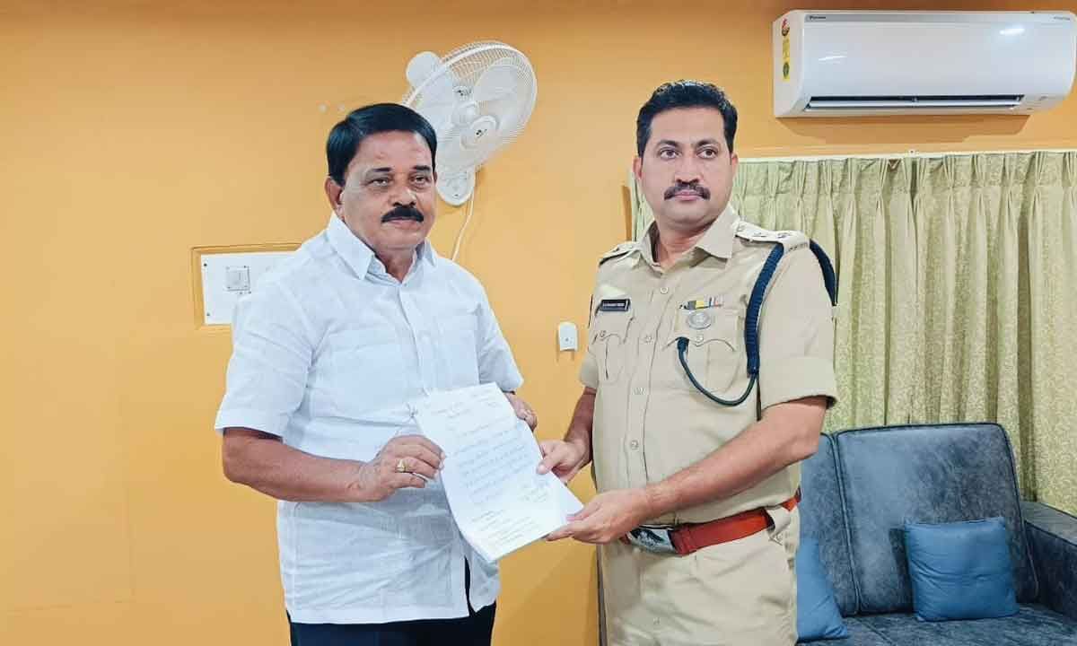 Palle Raghunath Reddy complains to Sri Satya Sai district SP on false ...
