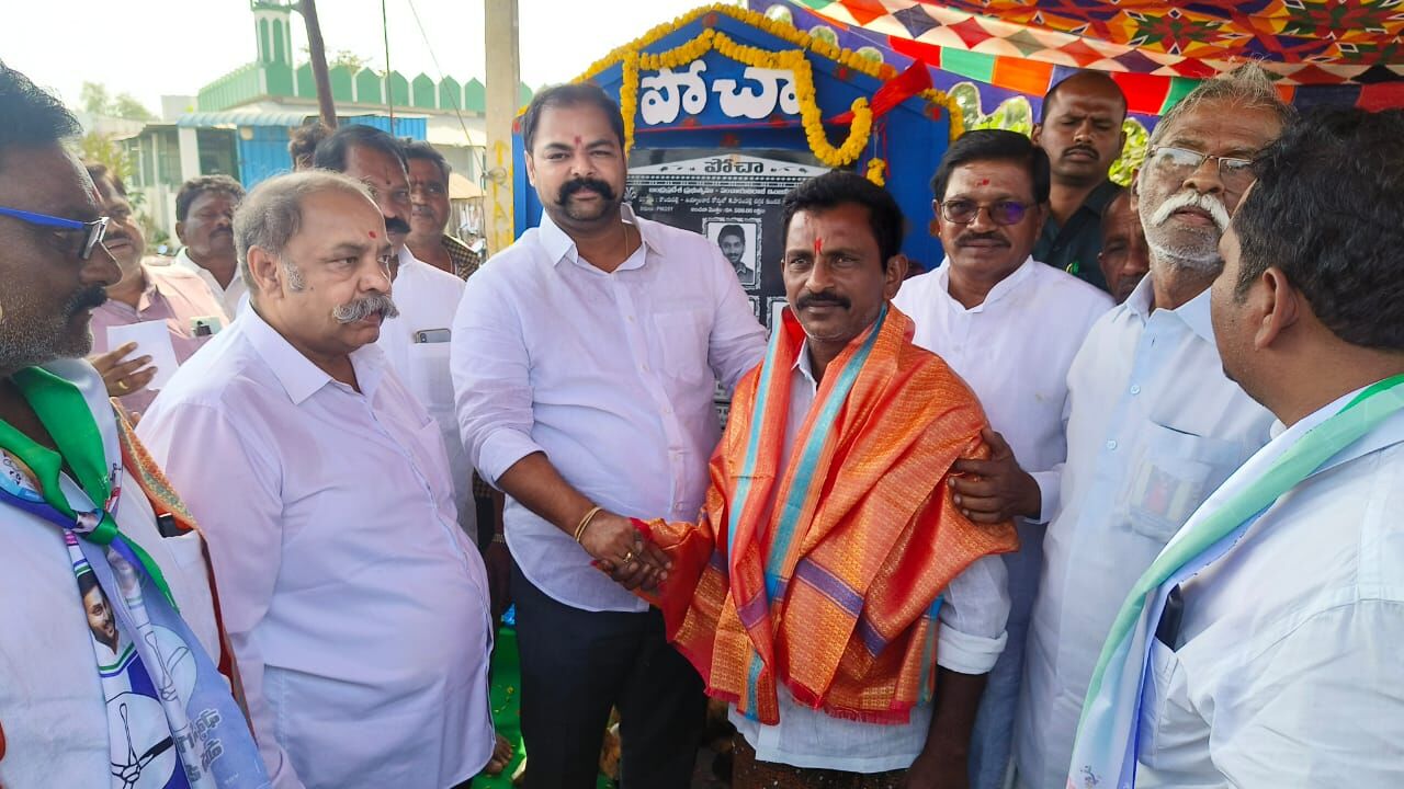 Gangula Prabhakar Reddy inaugurates bridge at Papampalle village